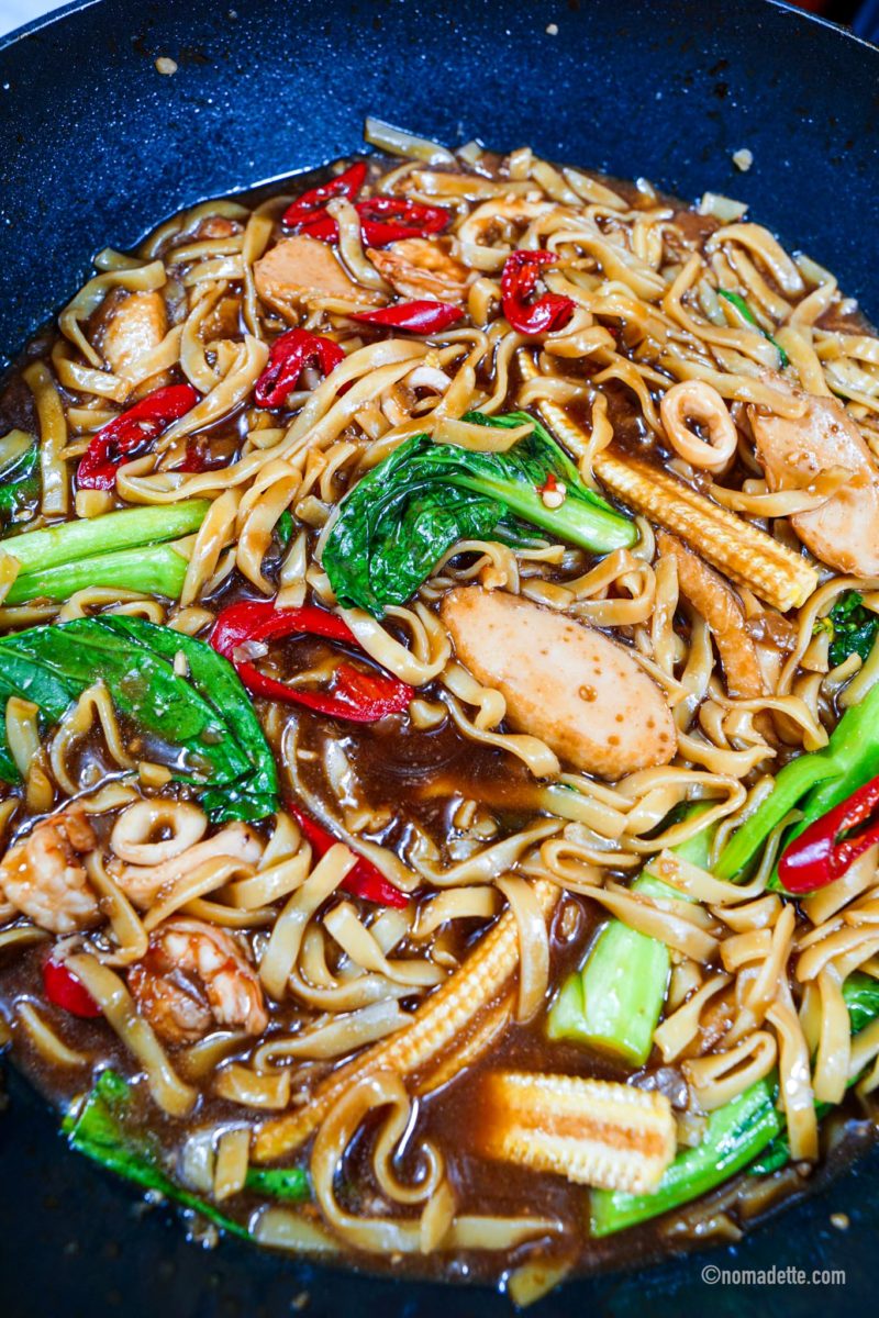 Mee Hailam | Soy Sauce Braised Hainanese Noodles - Nomadette